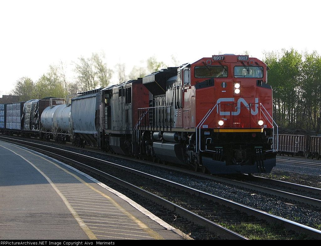 CN 8907 at Cobourg.
